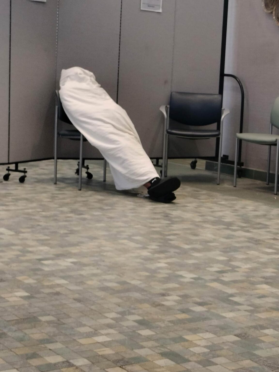 Was waiting in the ER. Looked up and almost had a heart attack | Odd ...